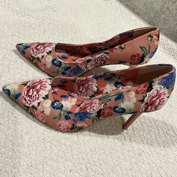 Gianni Bini | Shoes | Gianni Bini Heels Womens Floral Print Pumps ...
